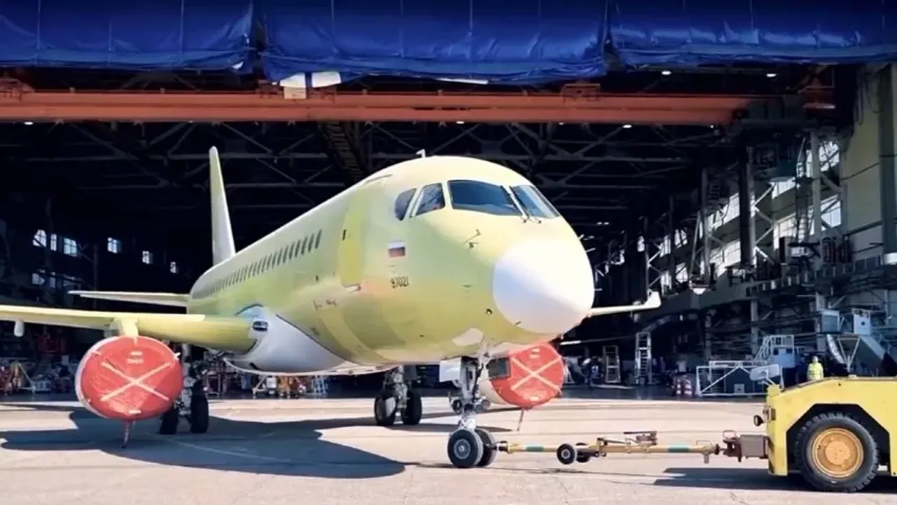 Первый российский SSJ-NEW был передан на летно-испытательную станцию ...