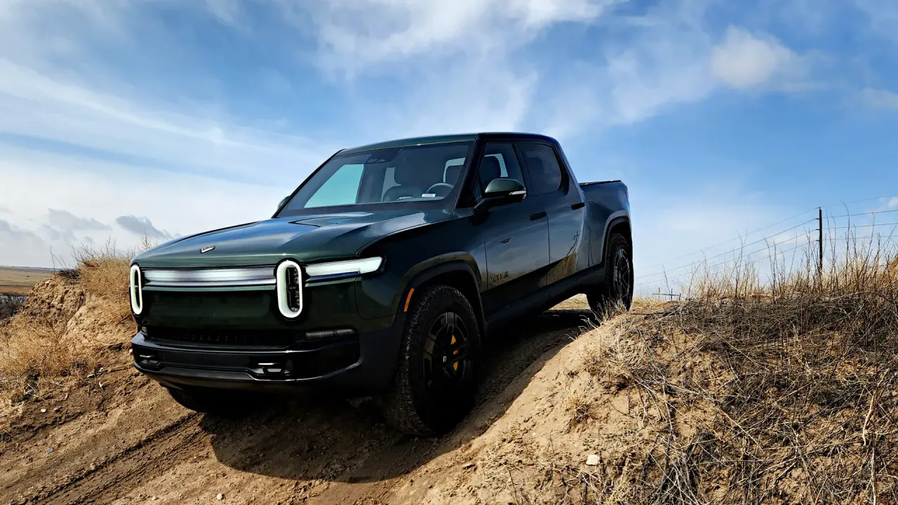 Rivian выпустила инновационный электропикап R1T